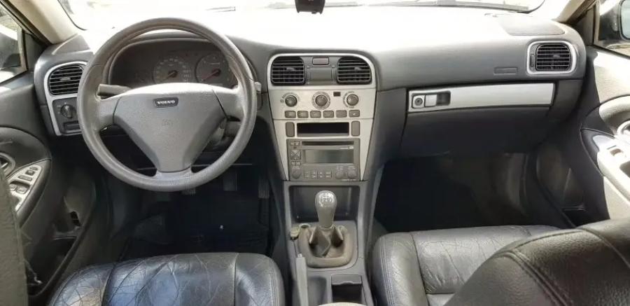 Pelēks Volvo V40 2003 Valmiera, ar dzinēja tilpumu 1.90 L un nobraukumu 428 tūkst. km par 1250 €, foto 9 vietnē AUTOMOTO.COM.LV