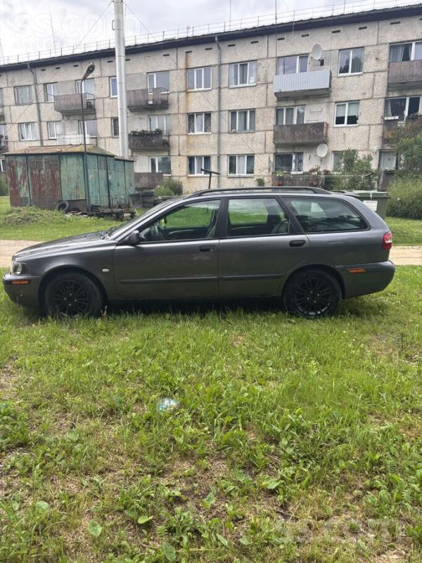 Pelēks Volvo V40 2003 Alūksne, ar dzinēja tilpumu 1.90 L un nobraukumu 472 tūkst. km par 1450 €, foto 2 vietnē AUTOMOTO.COM.LV
