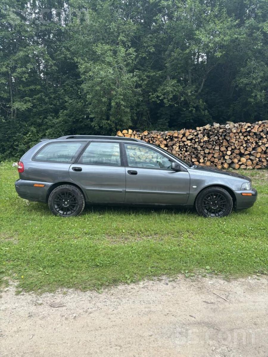 Pelēks Volvo V40 2003 Alūksne, ar dzinēja tilpumu 1.90 L un nobraukumu 472 tūkst. km par 1450 €, foto 5 vietnē AUTOMOTO.COM.LV