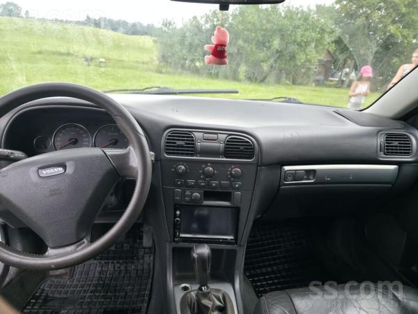 Pelēks Volvo V40 2003 Rēzekne, ar dzinēja tilpumu 1.90 L un nobraukumu 330 tūkst. km par 850 €, foto 5 vietnē AUTOMOTO.COM.LV