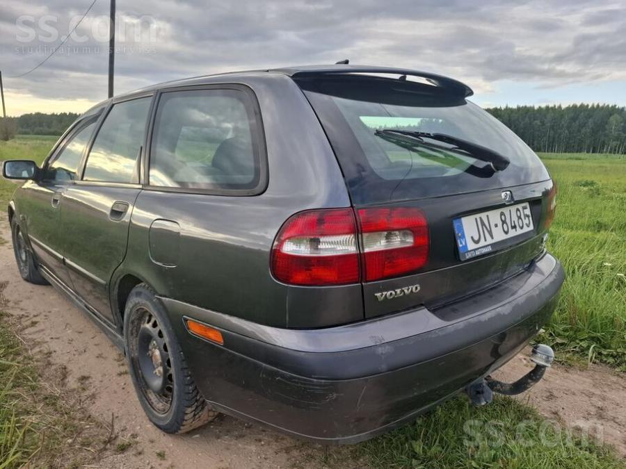 Серый Вольво В40 2003 в Даугавпилс, объемом двигателя 1.90 л и пробегом 367 тыс. км за 1000 €, фото 3 на AUTOMOTO.COM.LV