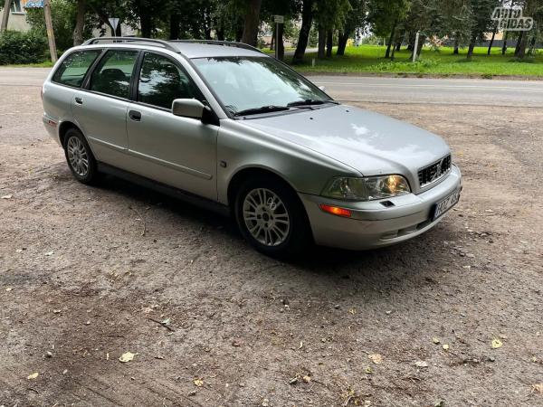 Pelēks Volvo V40 2003 Kretinga, ar dzinēja tilpumu 1.90 L un nobraukumu 300 tūkst. km par 700 €, foto 2 vietnē AUTOMOTO.COM.LV