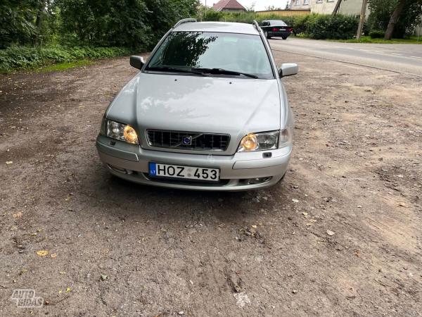 Pelēks Volvo V40 2003 Kretinga, ar dzinēja tilpumu 1.90 L un nobraukumu 300 tūkst. km par 700 €, foto 3 vietnē AUTOMOTO.COM.LV
