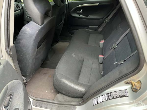 Pelēks Volvo V40 2003 Kretinga, ar dzinēja tilpumu 1.90 L un nobraukumu 300 tūkst. km par 700 €, foto 6 vietnē AUTOMOTO.COM.LV