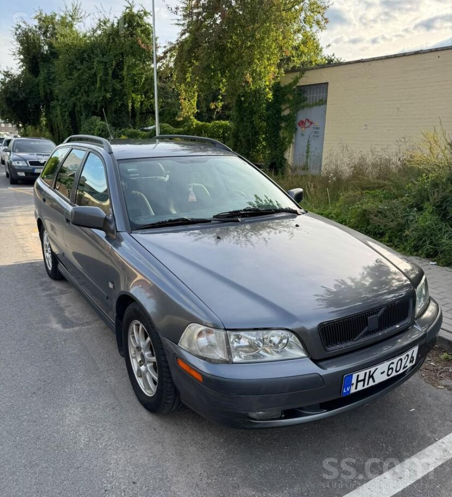 Grey Volvo V40 2003 in Riga, with an engine capacity of 1.90 L and mileage of 208 thousand km for 1700 €, photo 1 on AUTOMOTO.COM.LV