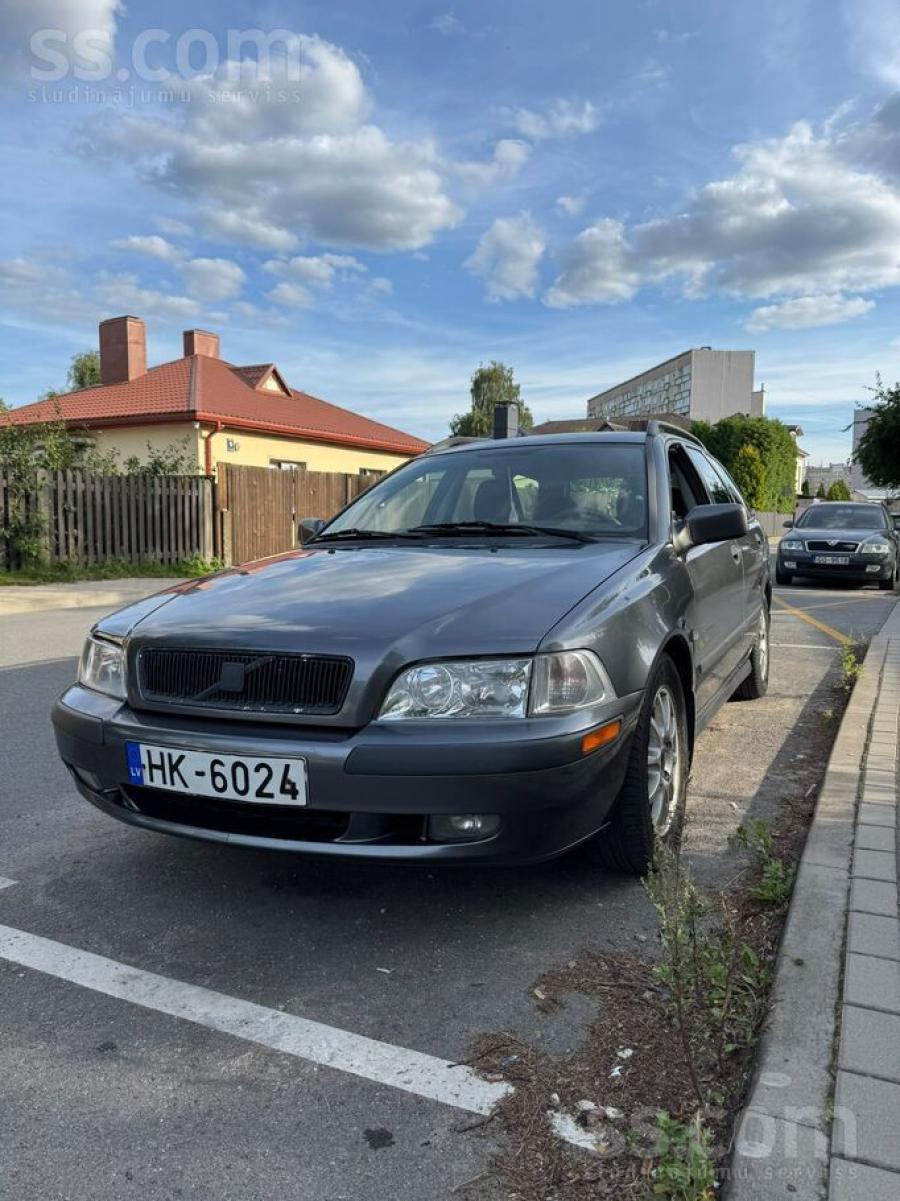 Grey Volvo V40 2003 in Riga, with an engine capacity of 1.90 L and mileage of 208 thousand km for 1700 €, photo 3 on AUTOMOTO.COM.LV