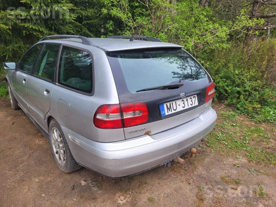 Pelēks Volvo V40 2003 Rīga, ar dzinēja tilpumu 1.90 L un nobraukumu 282 tūkst. km par 680 €, foto 1 vietnē AUTOMOTO.COM.LV