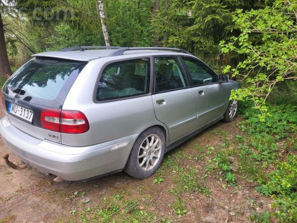 Grey Volvo V40 2003 in Riga, with an engine capacity of 1.90 L and mileage of 282 thousand km for 680 €, photo 3 on AUTOMOTO.COM.LV