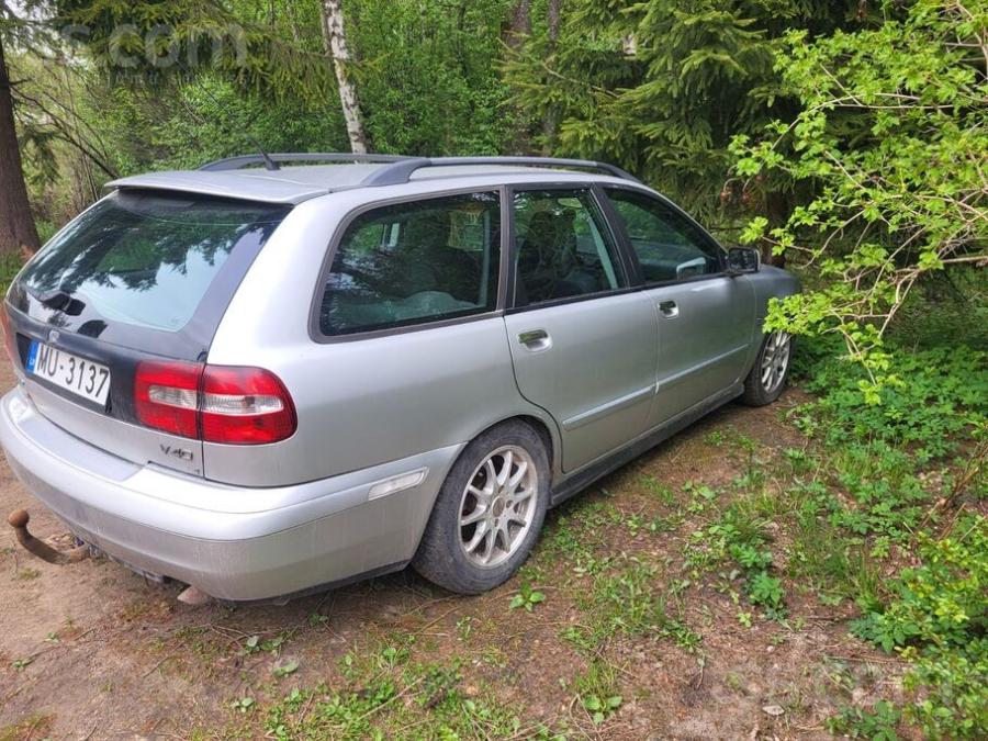 Pelēks Volvo V40 2003 Rīga, ar dzinēja tilpumu 1.90 L un nobraukumu 282 tūkst. km par 680 €, foto 3 vietnē AUTOMOTO.COM.LV