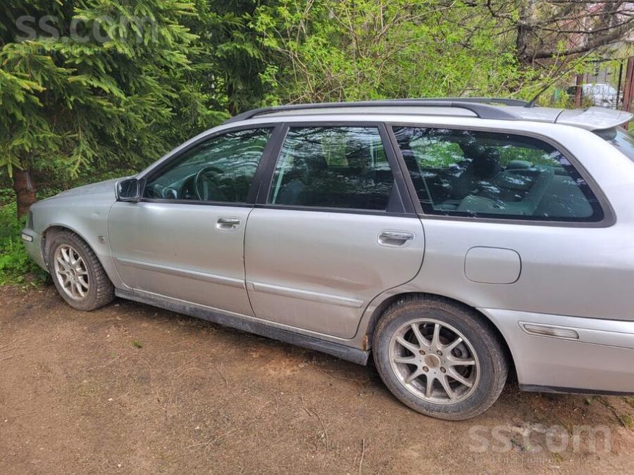 Pelēks Volvo V40 2003 Rīga, ar dzinēja tilpumu 1.90 L un nobraukumu 282 tūkst. km par 680 €, foto 5 vietnē AUTOMOTO.COM.LV