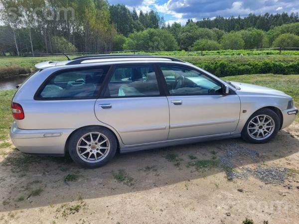 Grey Volvo V40 2003 in Riga, with an engine capacity of 1.90 L and mileage of 282 thousand km for 680 €, photo 6 on AUTOMOTO.COM.LV