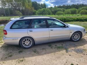 Pelēks Volvo V40 2003 Rīga, ar dzinēja tilpumu 1.90 L un nobraukumu 282 tūkst. km par 680 €, foto 6 vietnē AUTOMOTO.COM.LV