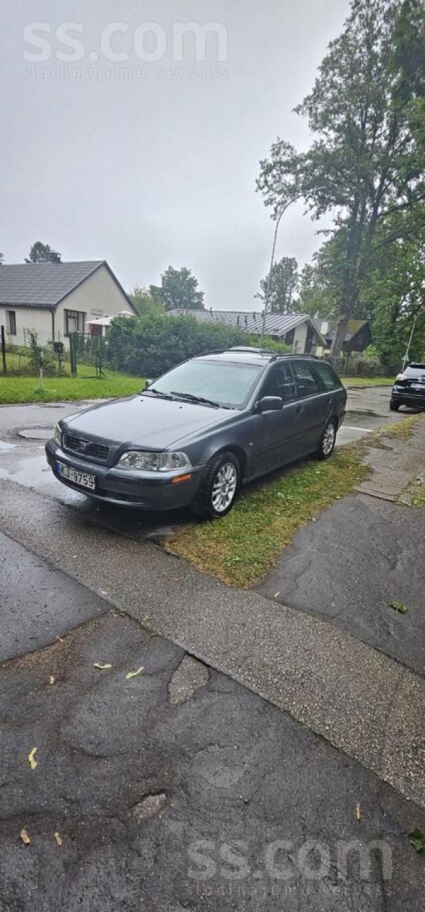 Pelēks Volvo V40 2003 Jūrmala, ar dzinēja tilpumu 1.60 L un nobraukumu 300 tūkst. km par 600 €, foto 3 vietnē AUTOMOTO.COM.LV