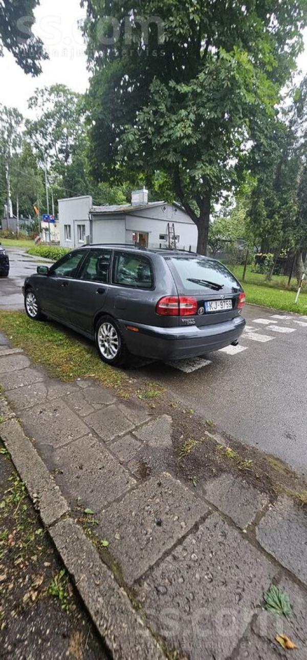 Pelēks Volvo V40 2003 Jūrmala, ar dzinēja tilpumu 1.60 L un nobraukumu 300 tūkst. km par 600 €, foto 4 vietnē AUTOMOTO.COM.LV