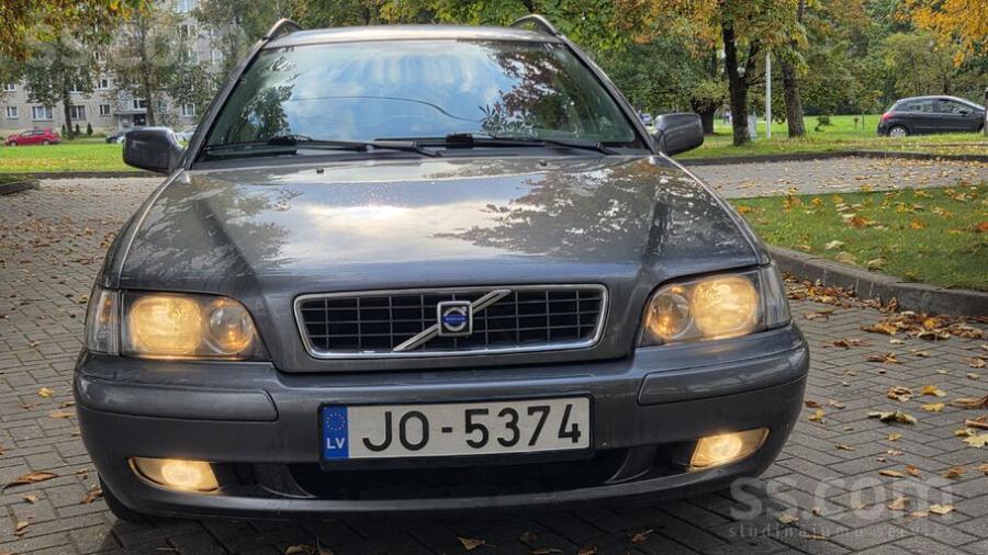 Серый Вольво В40 2003 в Рига, объемом двигателя 1.90 л и пробегом 0 тыс. км за 750 €, фото 1 на AUTOMOTO.COM.LV