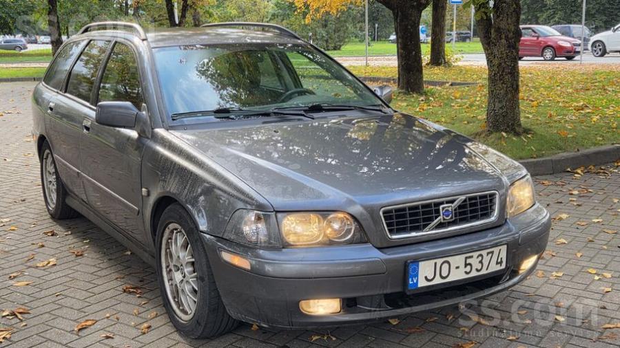Серый Вольво В40 2003 в Рига, объемом двигателя 1.90 л и пробегом 0 тыс. км за 750 €, фото 4 на AUTOMOTO.COM.LV