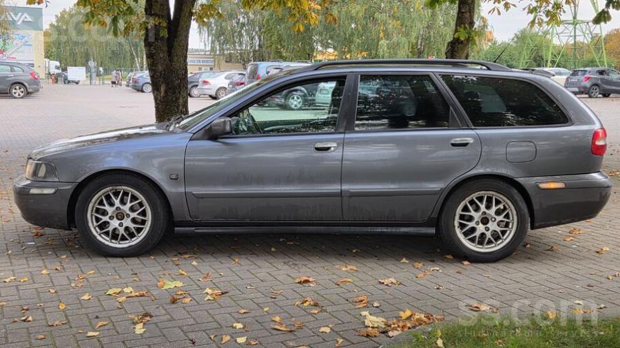 Серый Вольво В40 2003 в Рига, объемом двигателя 1.90 л и пробегом 0 тыс. км за 750 €, фото 5 на AUTOMOTO.COM.LV