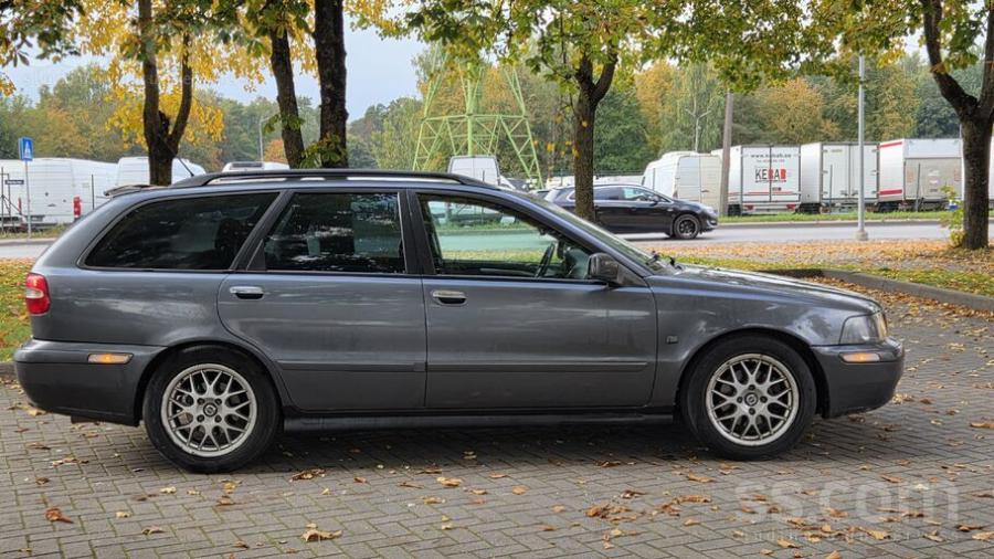 Серый Вольво В40 2003 в Рига, объемом двигателя 1.90 л и пробегом 0 тыс. км за 750 €, фото 6 на AUTOMOTO.COM.LV