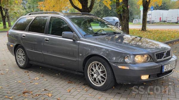 Серый Вольво В40 2003 в Рига, объемом двигателя 1.90 л и пробегом 0 тыс. км за 750 €, фото 9 на AUTOMOTO.COM.LV