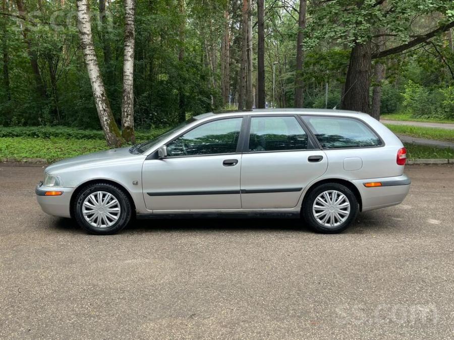 Серый Вольво В40 2004 в Рига, объемом двигателя 1.90 л и пробегом 0 тыс. км за 990 €, фото 3 на AUTOMOTO.COM.LV