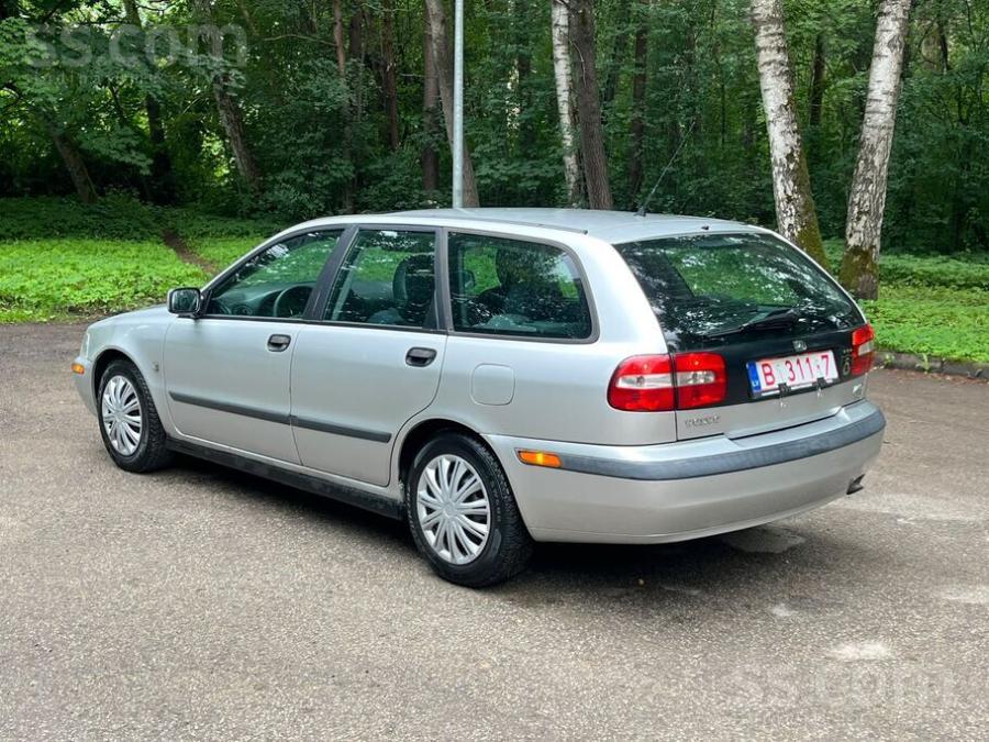 Серый Вольво В40 2004 в Рига, объемом двигателя 1.90 л и пробегом 0 тыс. км за 990 €, фото 4 на AUTOMOTO.COM.LV