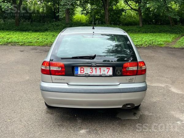 Pelēks Volvo V40 2004 Rīga, ar dzinēja tilpumu 1.90 L un nobraukumu 0 tūkst. km par 990 €, foto 4 vietnē AUTOMOTO.COM.LV
