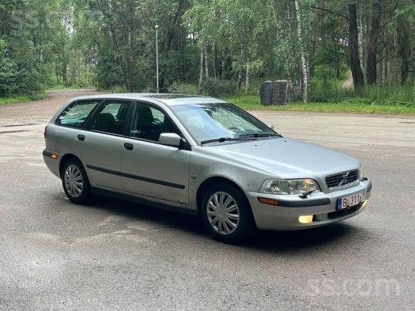 Pelēks Volvo V40 2004 Rīga, ar dzinēja tilpumu 1.90 L un nobraukumu 0 tūkst. km par 990 €, foto 7 vietnē AUTOMOTO.COM.LV