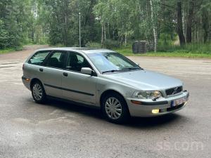 Серый Вольво В40 2004 в Рига, объемом двигателя 1.90 л и пробегом 0 тыс. км за 990 €, фото 8 на AUTOMOTO.COM.LV