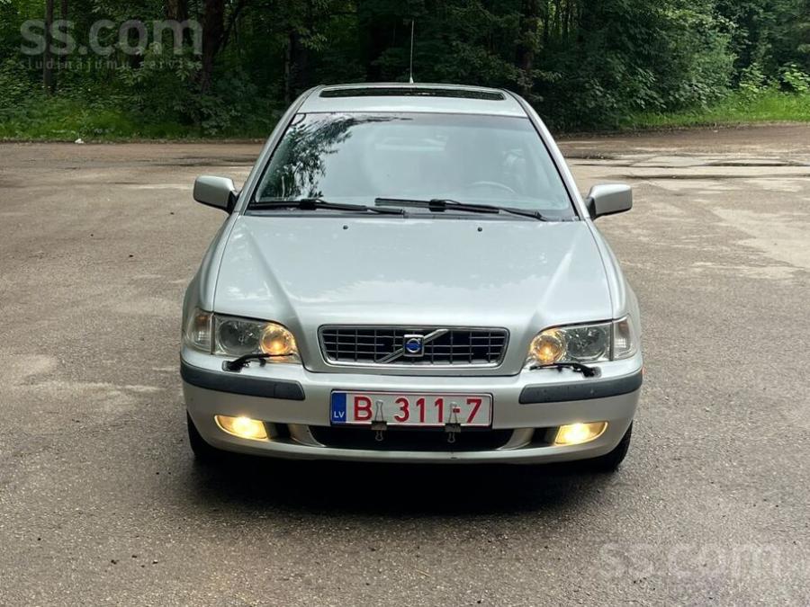 Серый Вольво В40 2004 в Рига, объемом двигателя 1.90 л и пробегом 0 тыс. км за 990 €, фото 9 на AUTOMOTO.COM.LV