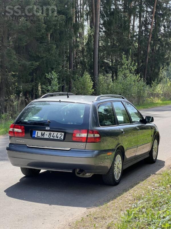 Серый Вольво В40 2004 в Елгава, объемом двигателя 1.90 л и пробегом 350 тыс. км за 1300 €, фото 2 на AUTOMOTO.COM.LV