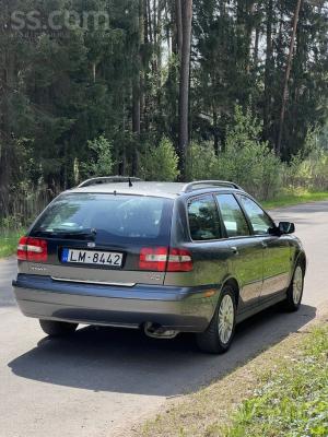 Серый Вольво В40 2004 в Елгава, объемом двигателя 1.90 л и пробегом 350 тыс. км за 1300 €, фото 3 на AUTOMOTO.COM.LV