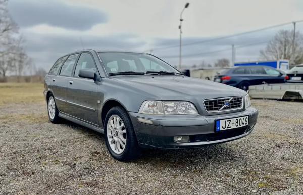 Серый Вольво В40 2004 в Елгава, объемом двигателя 1.80 л и пробегом 308 тыс. км за 999 €, фото 2 на AUTOMOTO.COM.LV