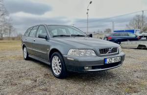 Grey Volvo V40 2004 in Jelgava, with an engine capacity of 1.80 L and mileage of 308 thousand km for 999 €, photo 3 on AUTOMOTO.COM.LV