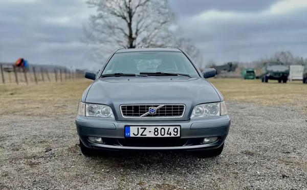 Серый Вольво В40 2004 в Елгава, объемом двигателя 1.80 л и пробегом 308 тыс. км за 999 €, фото 3 на AUTOMOTO.COM.LV