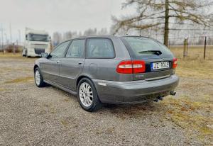 Grey Volvo V40 2004 in Jelgava, with an engine capacity of 1.80 L and mileage of 308 thousand km for 999 €, photo 5 on AUTOMOTO.COM.LV