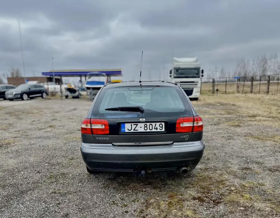 Grey Volvo V40 2004 in Jelgava, with an engine capacity of 1.80 L and mileage of 308 thousand km for 999 €, photo 6 on AUTOMOTO.COM.LV