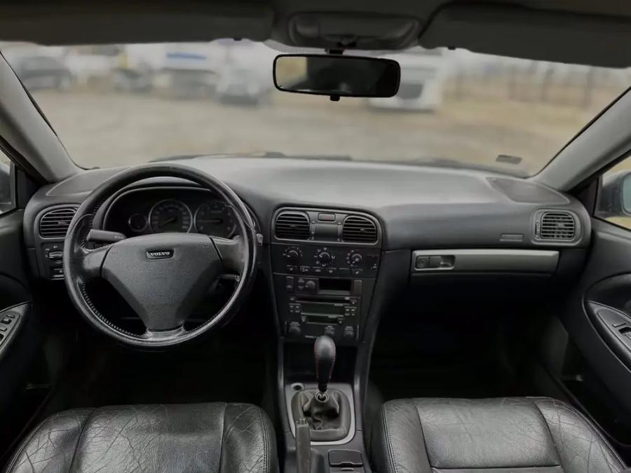 Grey Volvo V40 2004 in Jelgava, with an engine capacity of 1.80 L and mileage of 308 thousand km for 999 €, photo 11 on AUTOMOTO.COM.LV