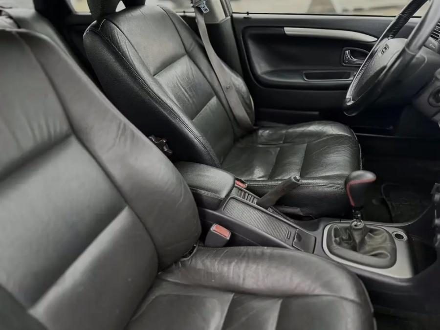 Grey Volvo V40 2004 in Jelgava, with an engine capacity of 1.80 L and mileage of 308 thousand km for 999 €, photo 12 on AUTOMOTO.COM.LV