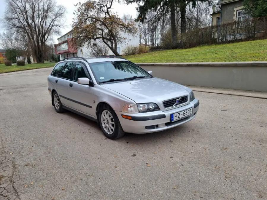 Pelēks Volvo V40 2004 Jēkabpils, ar dzinēja tilpumu 1.90 L un nobraukumu 312 tūkst. km par 750 €, foto 4 vietnē AUTOMOTO.COM.LV