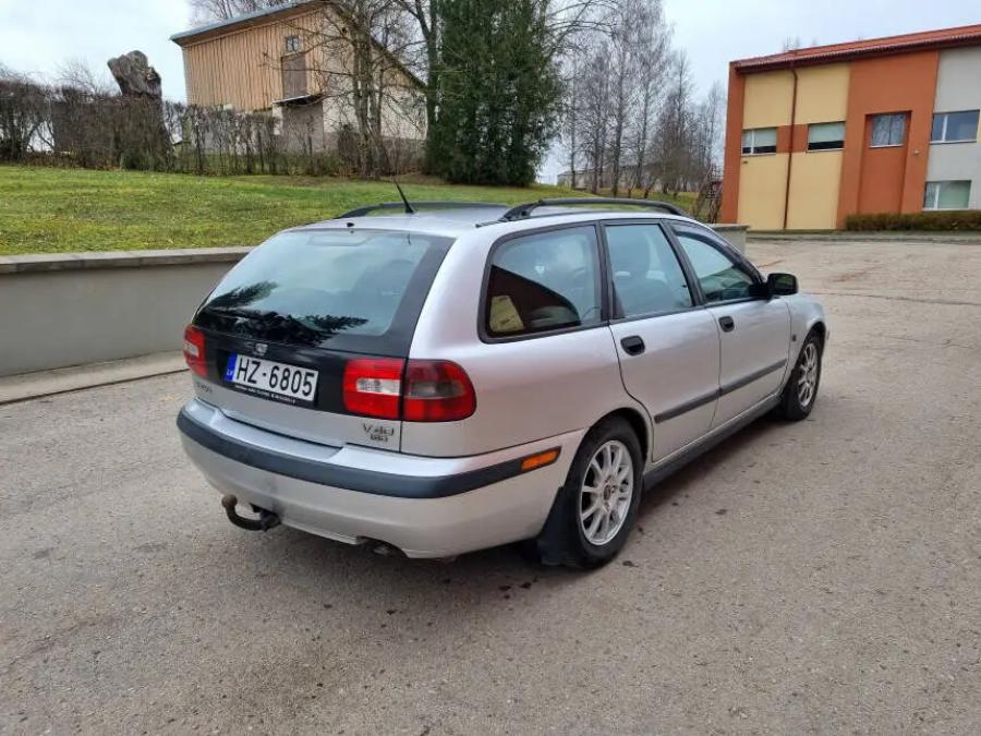 Pelēks Volvo V40 2004 Jēkabpils, ar dzinēja tilpumu 1.90 L un nobraukumu 312 tūkst. km par 750 €, foto 6 vietnē AUTOMOTO.COM.LV