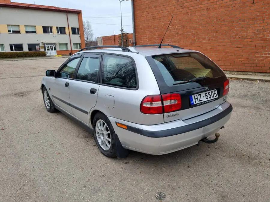 Pelēks Volvo V40 2004 Jēkabpils, ar dzinēja tilpumu 1.90 L un nobraukumu 312 tūkst. km par 750 €, foto 8 vietnē AUTOMOTO.COM.LV