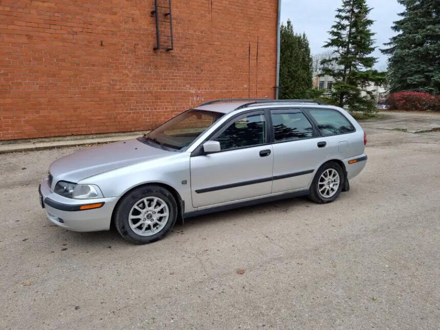 Pelēks Volvo V40 2004 Jēkabpils, ar dzinēja tilpumu 1.90 L un nobraukumu 312 tūkst. km par 750 €, foto 9 vietnē AUTOMOTO.COM.LV