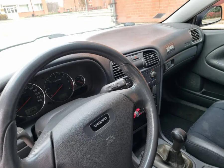Pelēks Volvo V40 2004 Jēkabpils, ar dzinēja tilpumu 1.90 L un nobraukumu 312 tūkst. km par 750 €, foto 10 vietnē AUTOMOTO.COM.LV