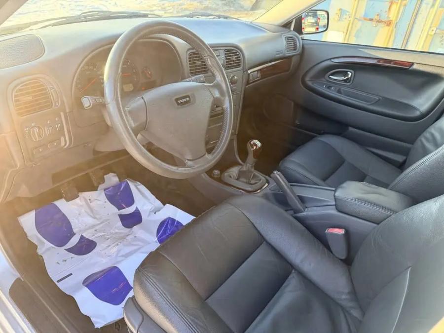 Pelēks Volvo V40 2004 Rīga, ar dzinēja tilpumu 1.90 L un nobraukumu 280 tūkst. km par 2400 €, foto 9 vietnē AUTOMOTO.COM.LV