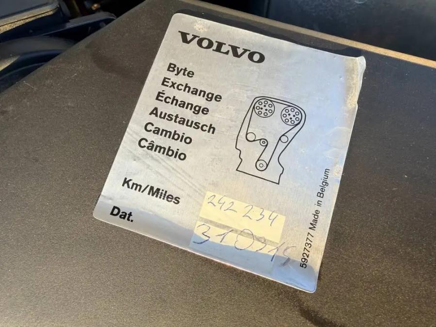 Pelēks Volvo V40 2004 Rīga, ar dzinēja tilpumu 1.90 L un nobraukumu 280 tūkst. km par 2400 €, foto 16 vietnē AUTOMOTO.COM.LV