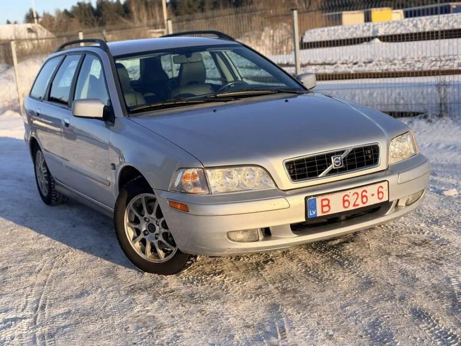Pelēks Volvo V40 2004 Rīga, ar dzinēja tilpumu 1.90 L un nobraukumu 280 tūkst. km par 2400 €, foto 19 vietnē AUTOMOTO.COM.LV