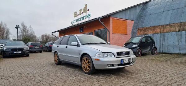 Pelēks Volvo V40 2004 Valmiera, ar dzinēja tilpumu 1.90 L un nobraukumu 392 tūkst. km par 1500 €, foto 1 vietnē AUTOMOTO.COM.LV