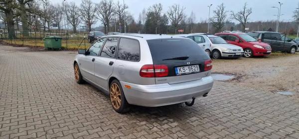 Pelēks Volvo V40 2004 Valmiera, ar dzinēja tilpumu 1.90 L un nobraukumu 392 tūkst. km par 1500 €, foto 4 vietnē AUTOMOTO.COM.LV