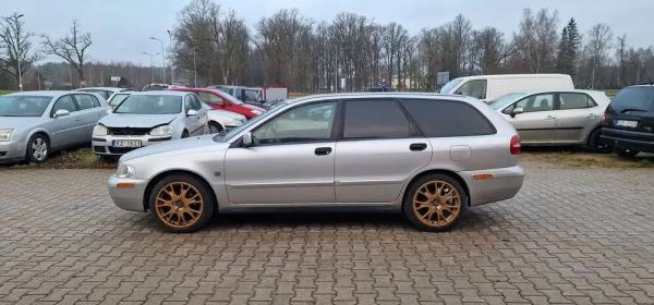 Серый Вольво В40 2004 в Валмиера, объемом двигателя 1.90 л и пробегом 392 тыс. км за 1500 €, фото 5 на AUTOMOTO.COM.LV