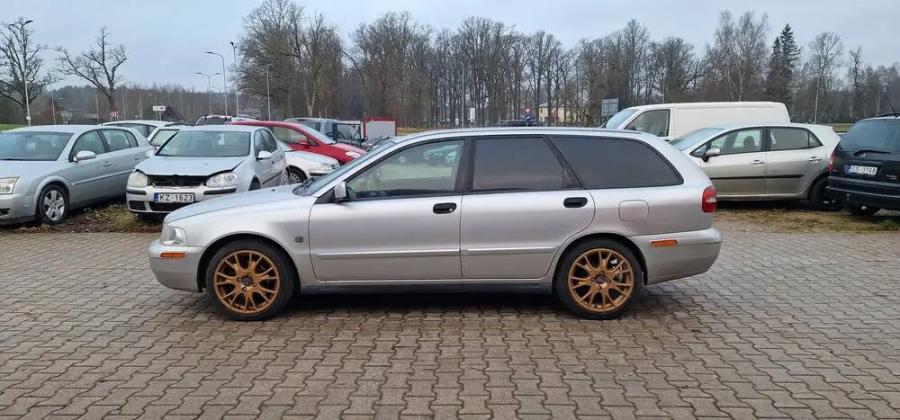 Серый Вольво В40 2004 в Валмиера, объемом двигателя 1.90 л и пробегом 392 тыс. км за 1500 €, фото 6 на AUTOMOTO.COM.LV